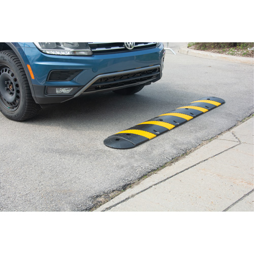 Zenith Safety Products Speed Bump Kit, Rubber, 4' L x 11" W x 2" H ...