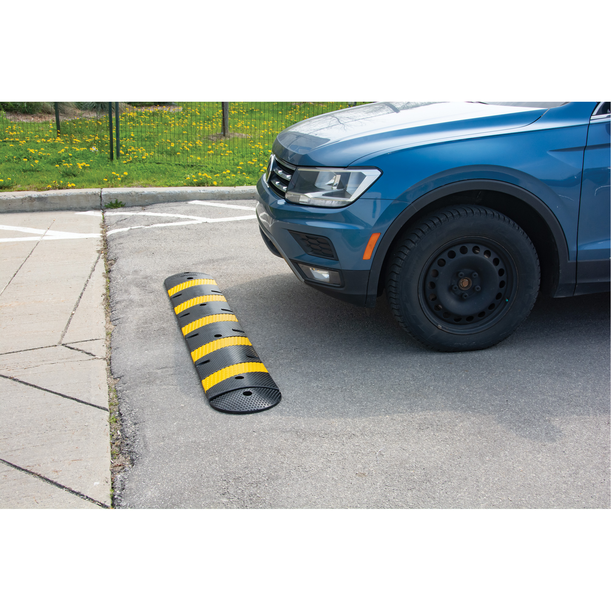 Zenith Safety Products Speed Bump Kit, Rubber, 4' L x 11" W x 2" H ...